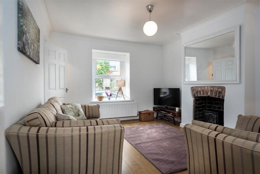 Lavender Terrace - Two Bedroom Cottage, Sleeps 4 - 康維