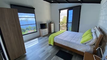 Minibar, roupa de cama fornecida