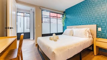 Suíte conforto | 1 quarto, escrivaninha, ferros/tábuas de passar roupa, berço de viagem