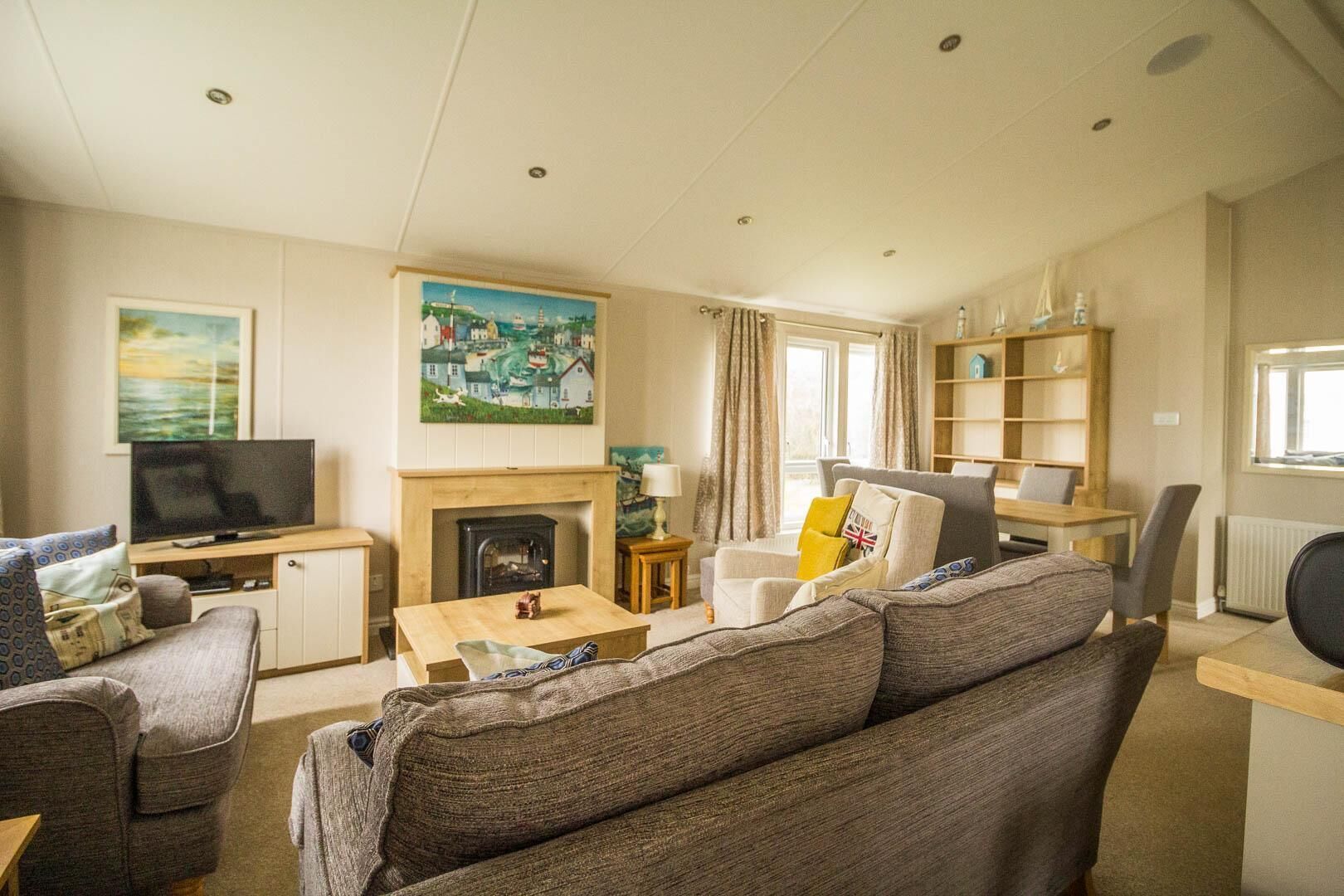Luxury Lodge With Decking In Hunstanton At Manor Park Ref 23144k - Hunstanton
