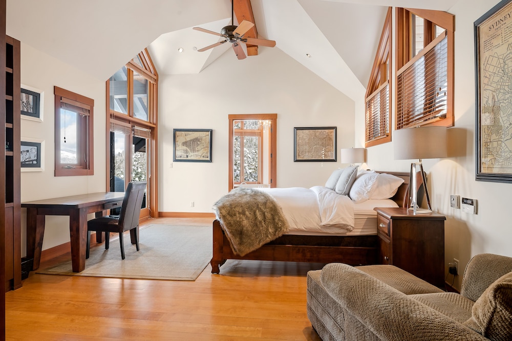 Slope Side Chalet | Ski In Ski Out | Kadenwood - Whistler