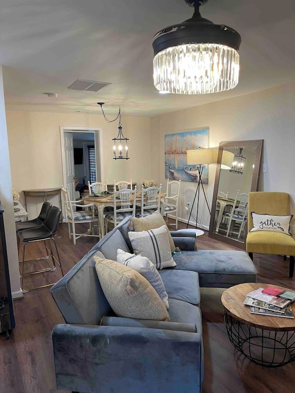 The Blue Bungalow-  Sleeps 7 - Acworth, GA