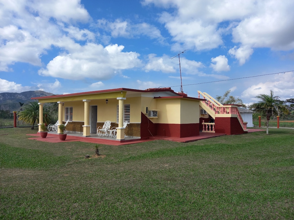 Casa Campo Mercedes Y Elier - Cuba