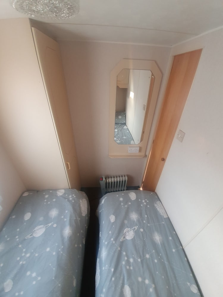 Beachfront 6 Berth Caravan, 5mins Walk To Fantasy Island - Lincolnshire