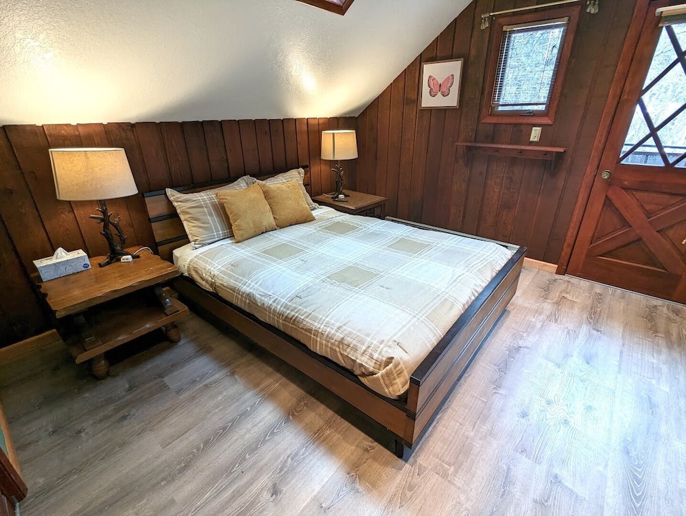 Cityside Lodge, Newly Remodeled, Sleeps 15, Private Hot Tub And Indoor Sauna And Fire Pit! - Glacier National Park