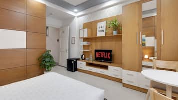 Quarto casal luxo, 1 cama Queen | Roupas de cama premium, edredons de pluma, camas Select Comfort