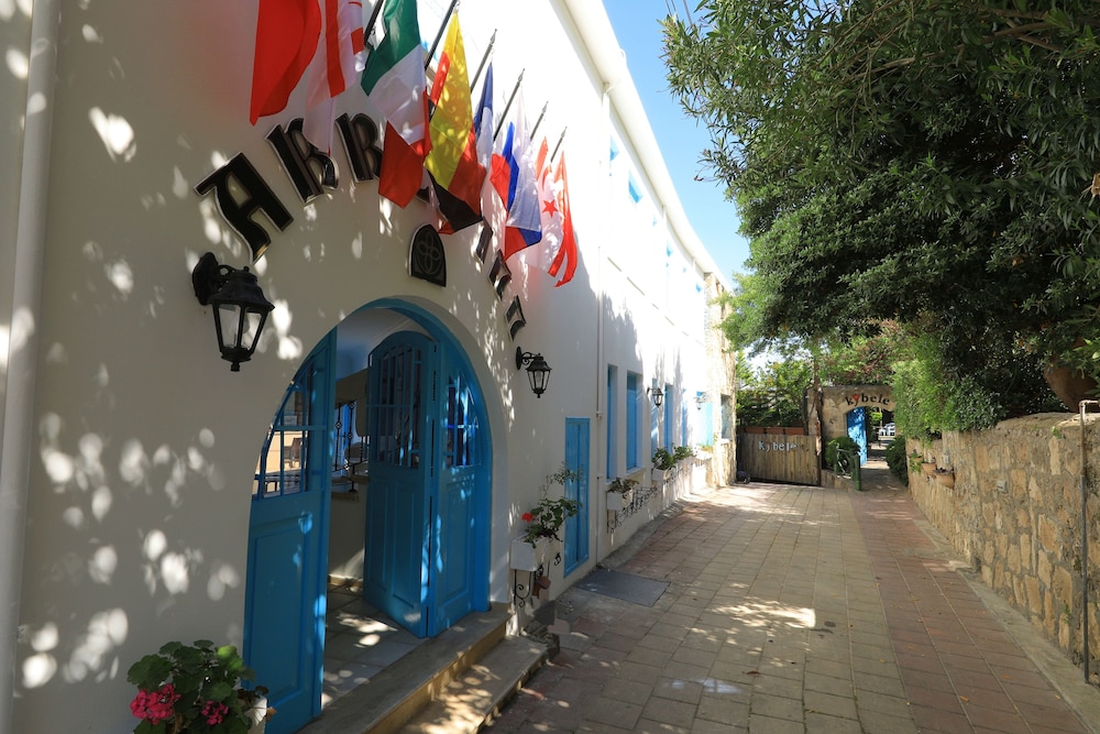 Bellapais Abbey Hotel - Girne