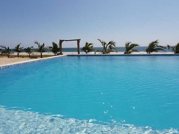 Piscina externa, barracas de cortesia