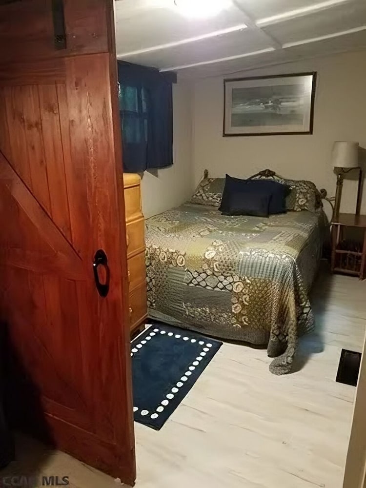 Wooden Cabin - 13 minutes from Penn State University - Huntingdon ...