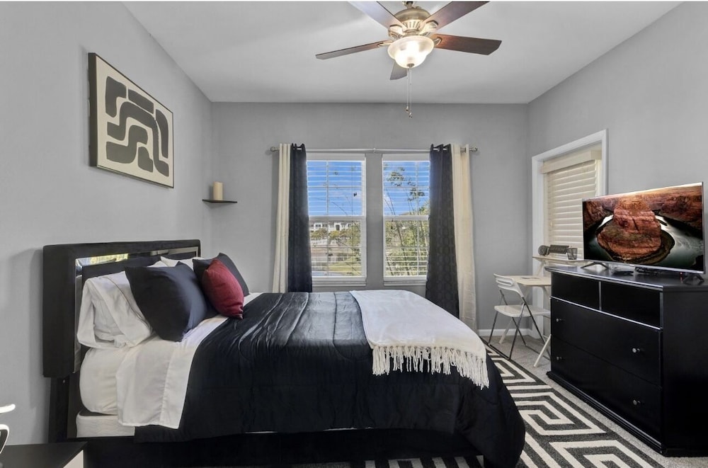 Cozy & Luxury Apt With Lake View, Cable And Fast Wifi Near All Attractions! - Ocoee, FL