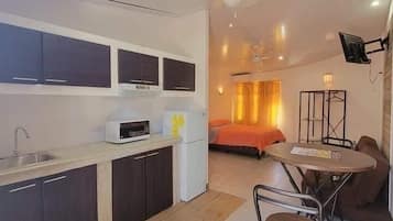 Apartamento standard | Cozinha privada | Geladeira grande, micro-ondas, fogão