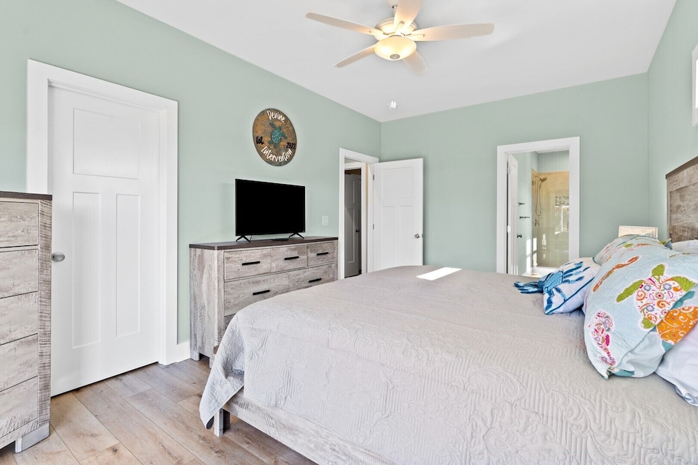 The Painted Turtle - Coastal Vacation Resorts - Bald Head Island, NC