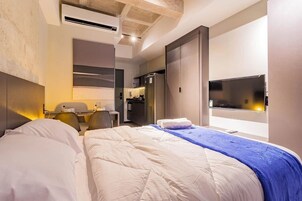 Estúdio básico | Individualmente decorados, individualmente mobiliados, escrivaninha