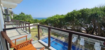 Quarto casal luxo | Frigobar, cofres nos quartos, escrivaninha