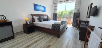 Quarto casal luxo | Frigobar, cofres nos quartos, escrivaninha