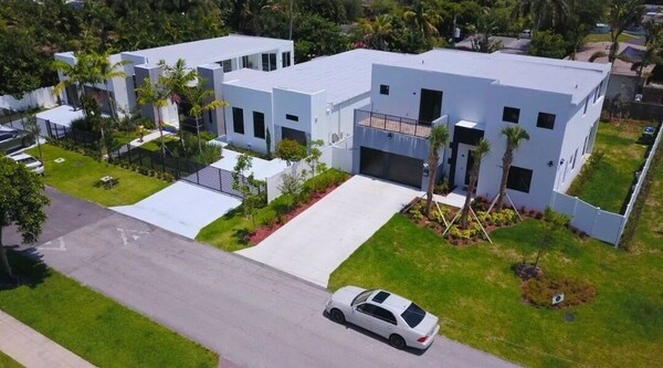 Men Only Clothing Optional Guesthouse Near Wilton Manors - Dania Beach, FL