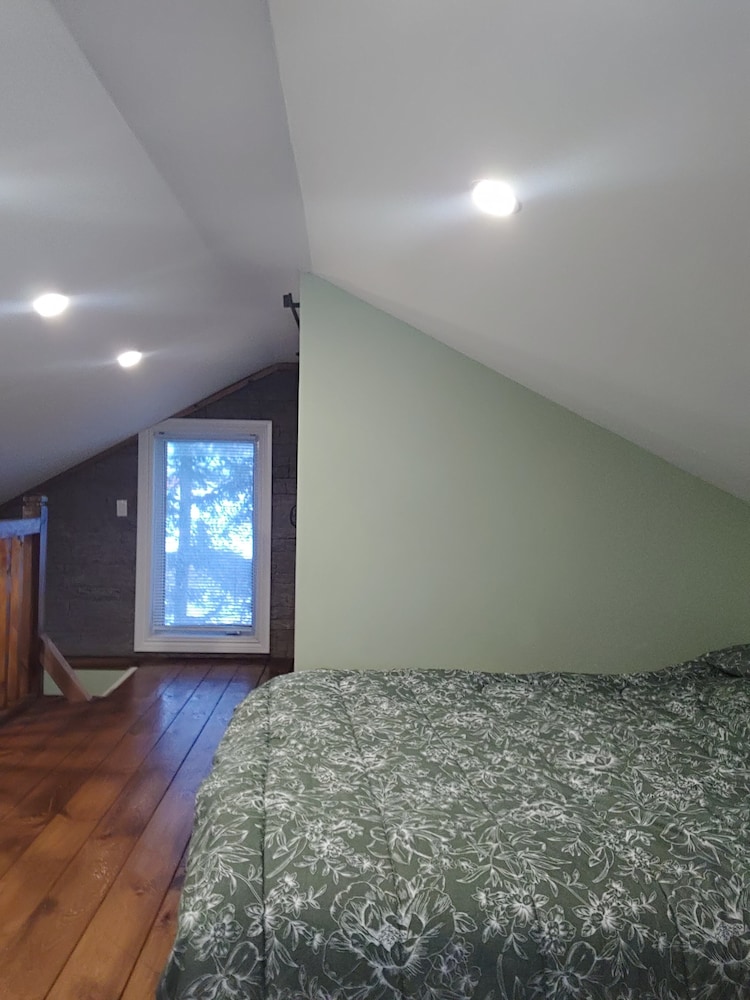 Country cottage in a private setting ,less than 5 min drive to the ...