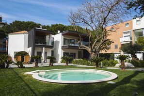 Piscina exterior sazonal 