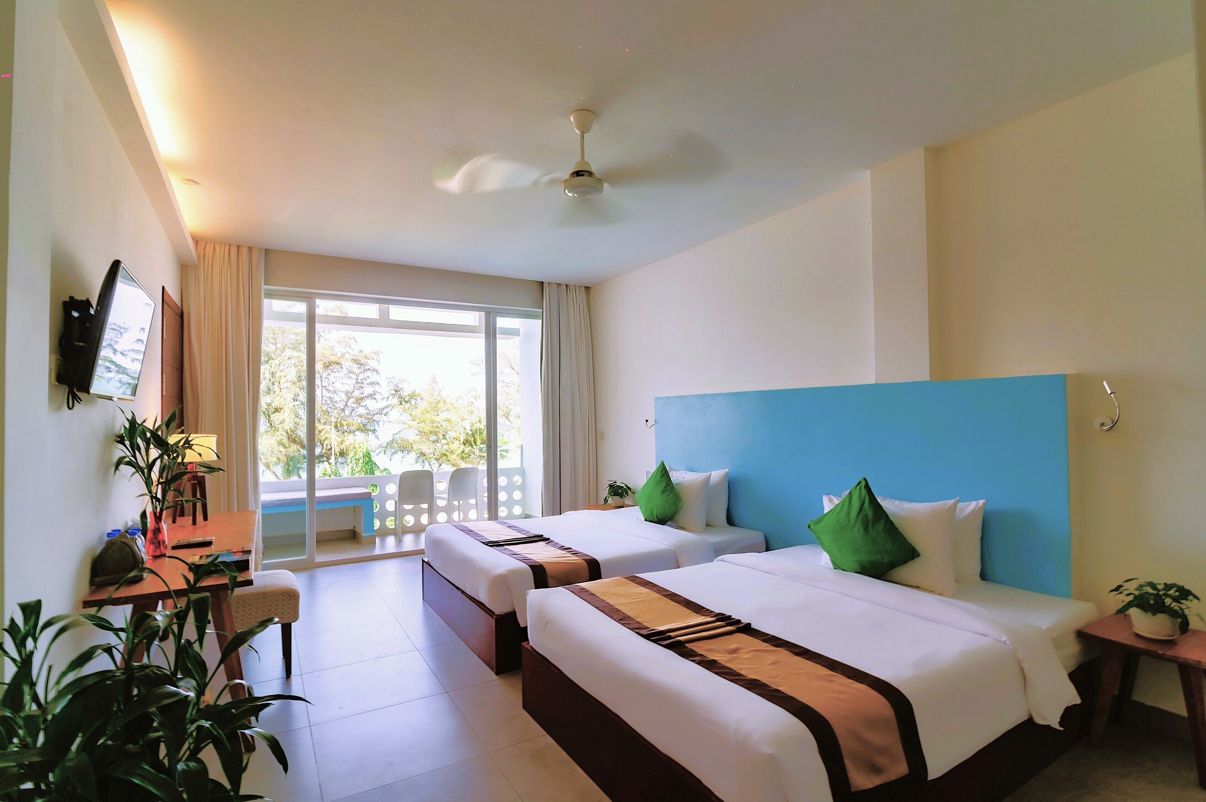 Quarto duplo luxo, sacada, vista para o mar | Roupas de cama premium, frigobar, individualmente decorados