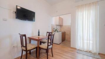 Apartamento família | Quartos à prova de som, Wi-Fi de cortesia, roupa de cama