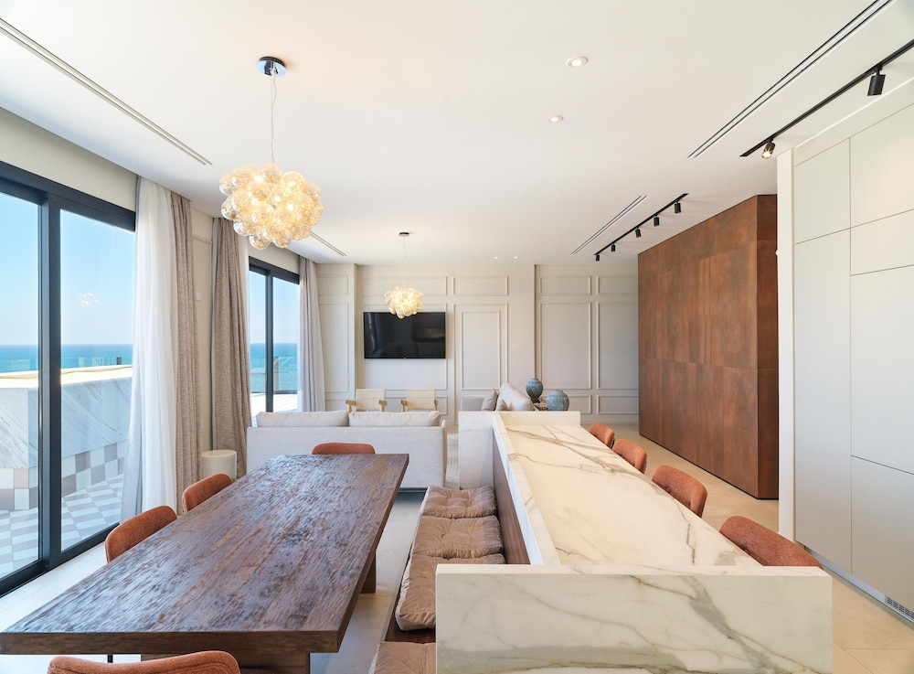 Liv Mackenzie Beach Suites - Chypre