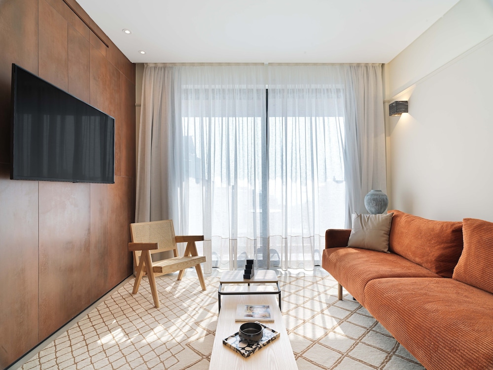 Liv Mackenzie Beach Suites - Chypre