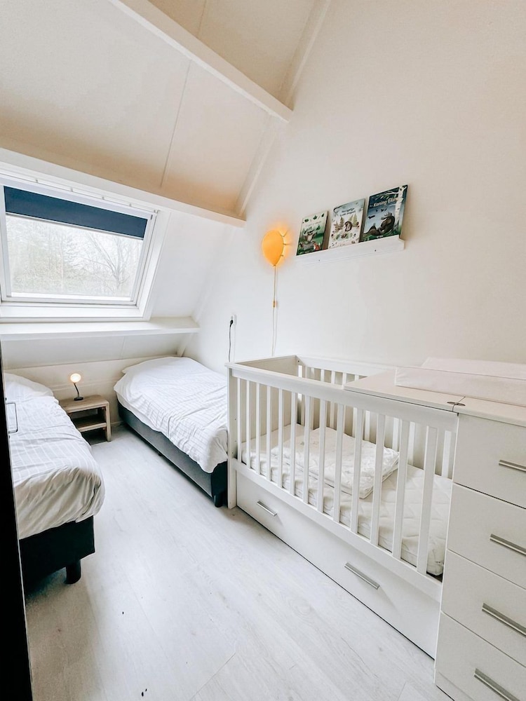 Looking For The Perfect Family Holiday Bungalow? Look No Further Than Our 6-person Child-friendly Bungalow At Norgerberg In Drenthe. Enjoy The Sunshine And Fresh Forest Air While Your Children Play And Explore In Nature. - Assen