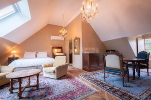 Suite Deluxe | 1 quarto, roupa de alta qualidade, minibar, com decoração personalizada 