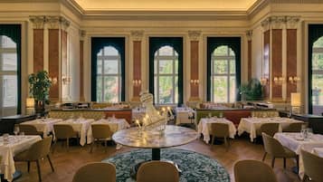 Café da manhã e jantar, culinária internacional