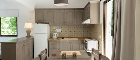Estúdio Familiar | Cozinha privada | Minifrigorífico, um micro-ondas, forno de mesa, utensílios de cozinha