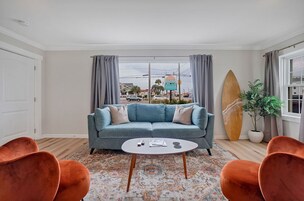 Suite, 1 cama king-size e sofá-cama | Sala de estar | Televisor LCD 