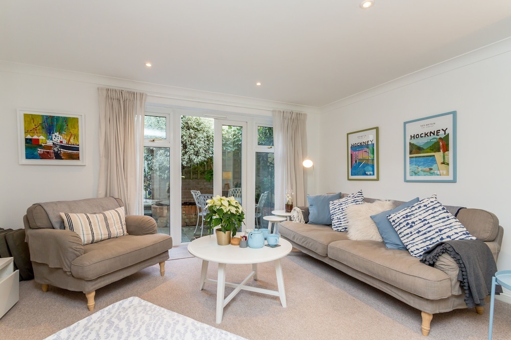 Modern Mews House With Free Parking | By Huluki Sussex Stays - Brighton Station