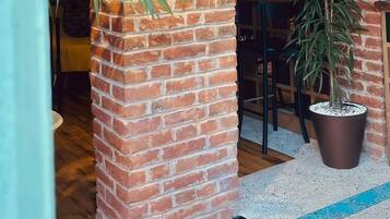 Área de estar no saguão