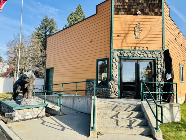 Grizzly Lodge Motel - Post Falls, ID