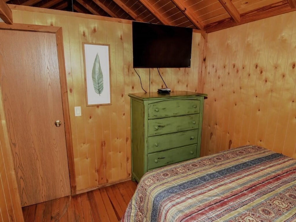 Lake Texoma Cedar Cabin - The Birds Nest - Silo, OK