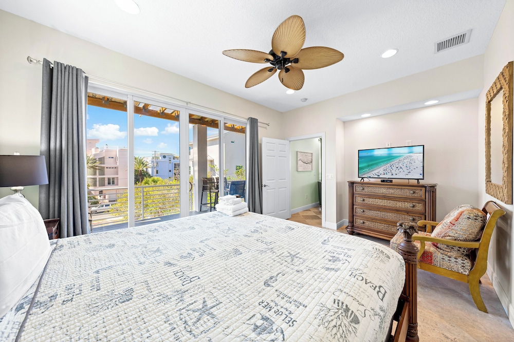 Beautiful 3 Bed/2.5 Bath With Roof Top Pool On Siesta Key! - Sarasota, FL