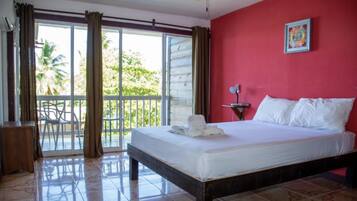 Quarto Duplo Deluxe | Roupa de alta qualidade, com decoração personalizada