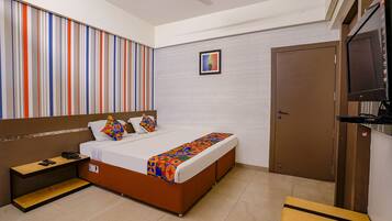 Quarto Deluxe | Lençóis de algodão egípcio, roupa de alta qualidade, cofre no quarto