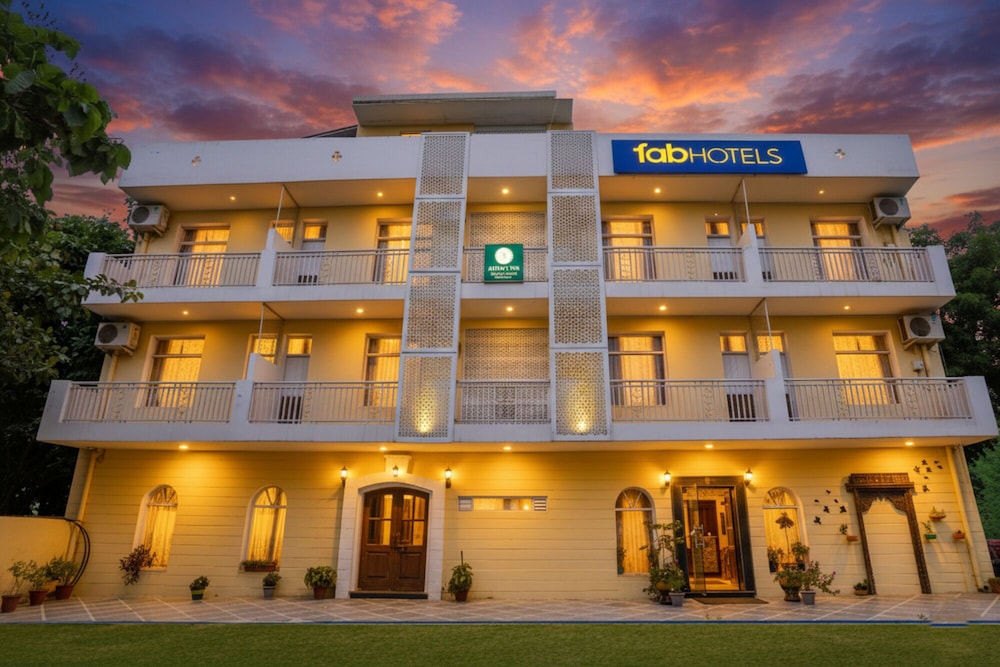 Fabhotel Aravali Suites - Gurugram