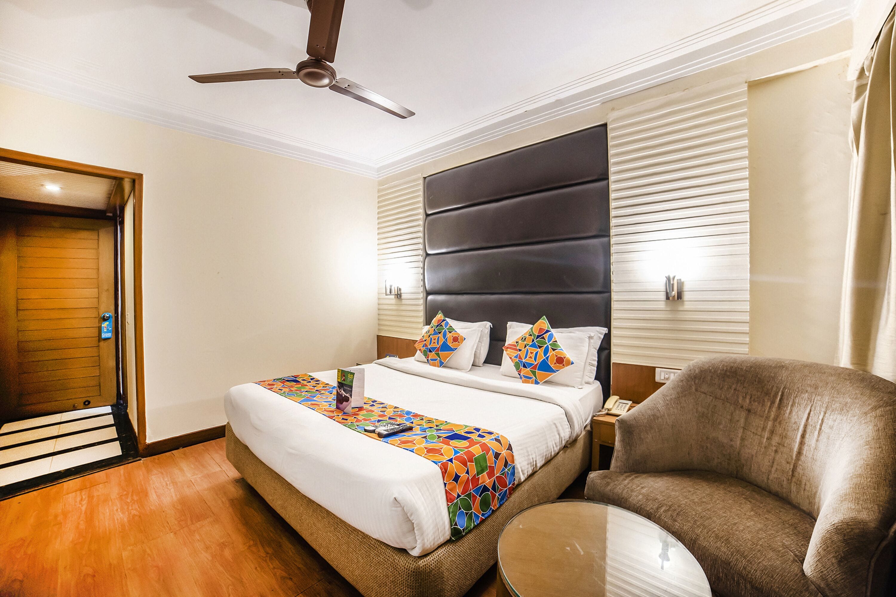 Quarto Deluxe | Lençóis de algodão egípcio, roupa de alta qualidade, cofre no quarto 
