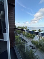 Quarto Duplo Deluxe, 1 cama queen-size, varanda, vista para a praia | Vista para a praia ou o mar