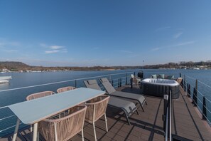 Cabine, 1 cama queen-size e sofá-cama | Terrenos do alojamento