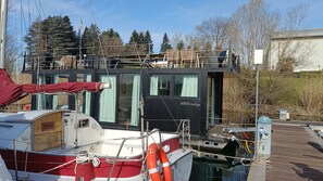 Cabine, 1 cama queen-size e sofá-cama | Terrenos do alojamento