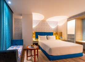 Quarto Júnior, 1 cama king-size | Roupa hipoalergénica, cofre no quarto, secretária 