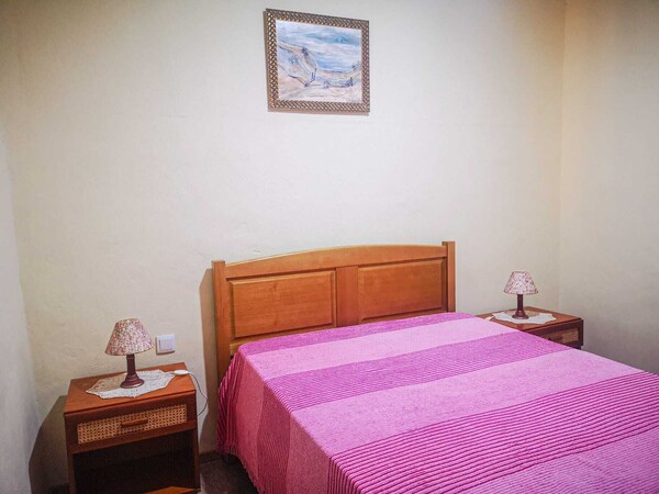 Casa Do Rosa - Sleeps 6 - Parking - Wifi - Beja