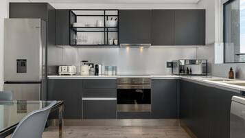 Apartamento conforto | Cozinha privada | Geladeira, micro-ondas, fogão, cooktop