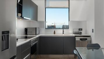 Apartamento conforto | Cozinha privada | Geladeira, micro-ondas, fogão, cooktop