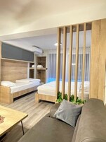 Quarto Individual Cidade | Secretária adequada para computadores portáteis, Wi-fi grátis 