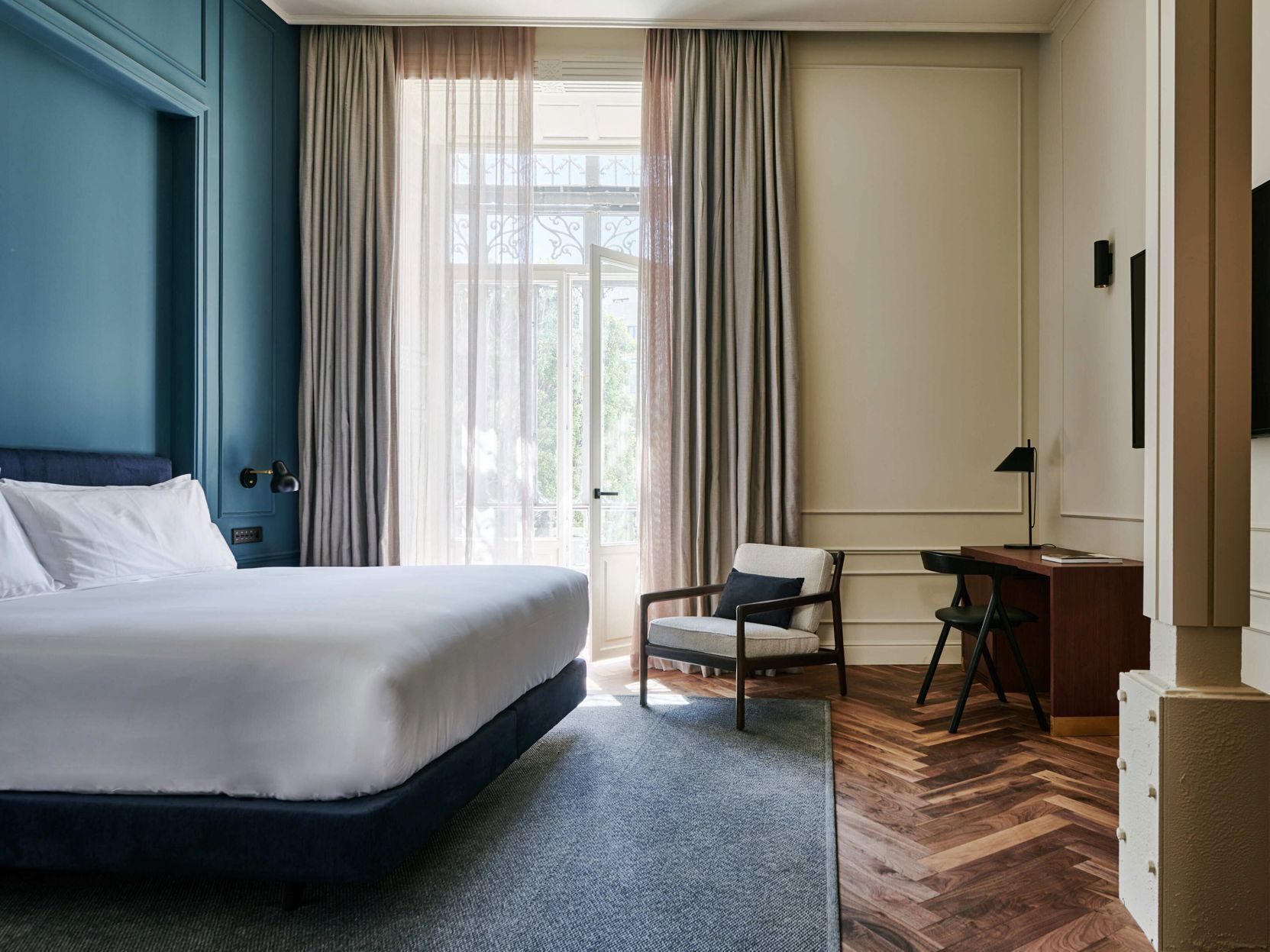 Roupa de alta qualidade, camas de colchão viscoelástico, minibar 