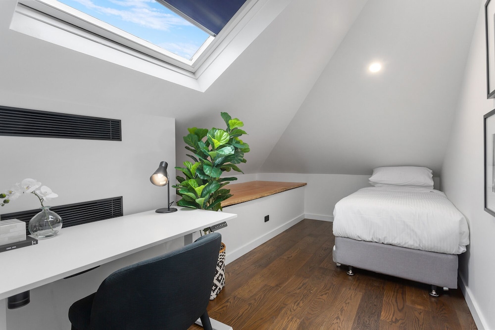 Charming 3-bed Cottage With A Courtyard - Sydney